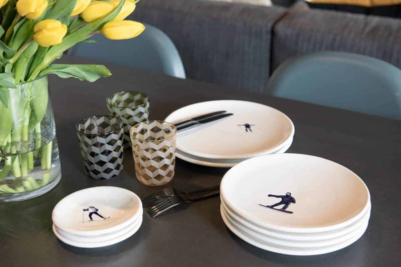 Le lobby d’un ancien hôtel à Megève entièrement rénové par l’agence ...